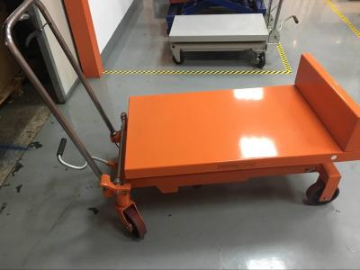 Cina Ruote di inclinazione manuali portatili della tabella di ascensore di forbici quattro che sono in corsa per magazzino in vendita