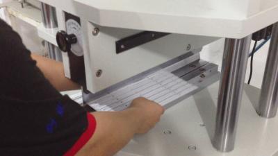 Chine Two Linear Blades V - Cut PCB Separator To Cutting Rigid And Thick Metal Circuit Board à vendre