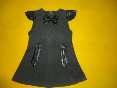Cina Il cuoio dei vestiti dall'inverno delle bambine delle maniche del cappuccio bloccato piega una linea vestito di lana dai bambini in vendita