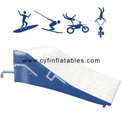 Cina scorrevole gonfiabile di 0.55mm Ski Stunt Bag Landing Ramp in vendita