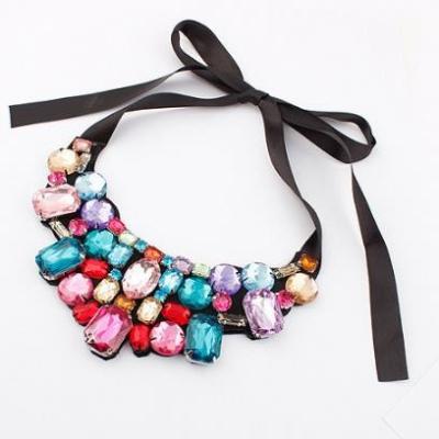 Cina Collana nera di dichiarazione del cristallo di rocca della scintilla degli accessori del costume di ballo della cinghia in vendita