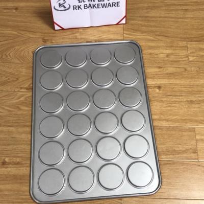 Китай RK Bakeware China Foodservice NSF 4 дюймовый телефон Нонстик Бургер Пан Мфин Топ Пекарня продается