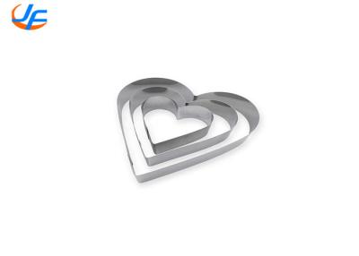 Cina RK Bakeware China Foodservice NSF Forma di cuore Torta Formaggio di formaggio, Acciaio inossidabile Mousse Formaggio di cuore Anelli di torta in vendita