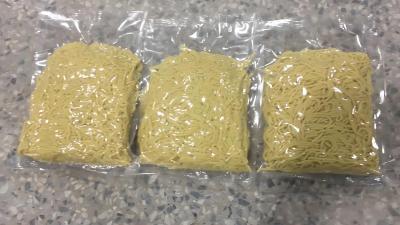Cina Macchine di imballaggio a cuscino in acciaio inossidabile per alimenti e verdure in vendita