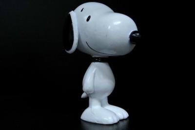 Cina A 3 pollici - il giocattolo di plastica alto calcola il colore Snoopy di bianco della raccolta delle figurine in vendita