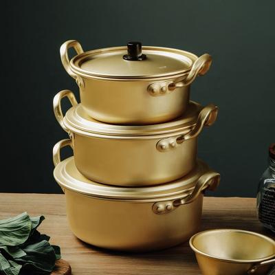 Cina Vaso domestico piccolo Pan Aluminum Ramen Soup Pot delle azione delle pentole della cucina dell'oro del vaso coreano della tagliatella istantanea con il coperchio in vendita
