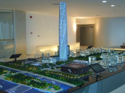 중국 조명된 외관과 복합 용도 단지를 갖춘 미래 지향적인 유리 마천루의 건축 모형 판매용