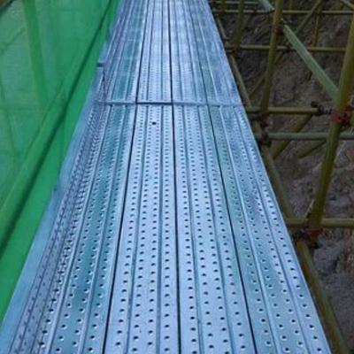 China Escavadeira de plancha de aço resistente e versátil para todas as necessidades de andaimes à venda
