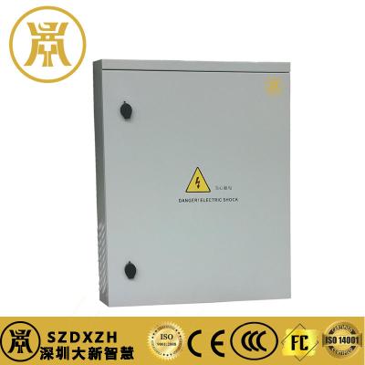 China Gabinete de montaje de postes IP55 exterior con batería PDU y distribución de energía en venta