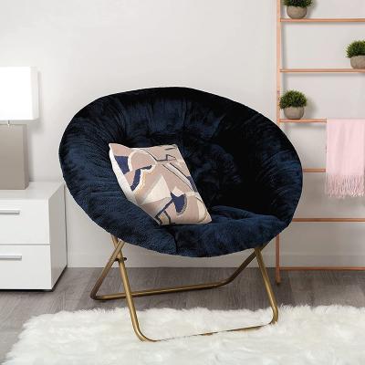 Cina Modern ultra-wide plush plush moon chair features faux fur fabric on a sturdy metal frame in vendita