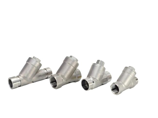 Threaded Y strainers across the size range — CF8M body, 800 WOG