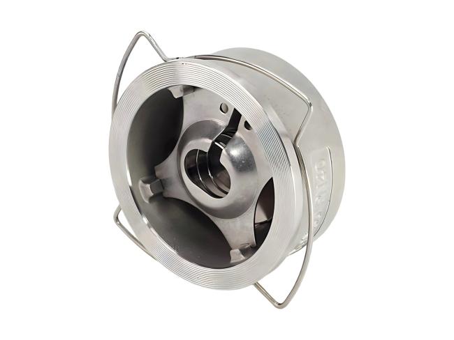 Wafer check valve body with lifting lug, clamped between two pipe flanges