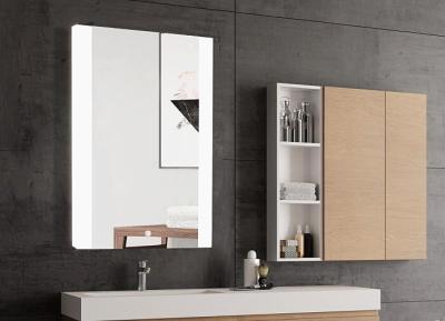 Cina Dispositivo antiappannante del sensore dello specchio del bagno illuminato LED di rettangolo per uso domestico in vendita