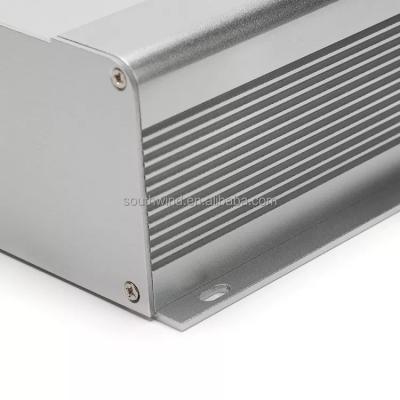 China Stempelen, ponsen, buigen, gepersonaliseerde aluminium-extrusiekamers voor koelkasten Te koop