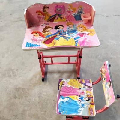 中国 引出しのキャンパスの腰掛け78x48x70cmが付いている子供のピンクの机そして椅子セット 販売のため