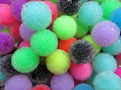 China grânulos coloridos acrílicos dos doces à venda