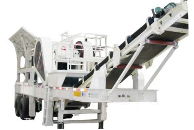 Cina Pianta mobile del frantoio a mascella della roccia del granito con tre assi 100-150TPH con muoversi automatico in vendita