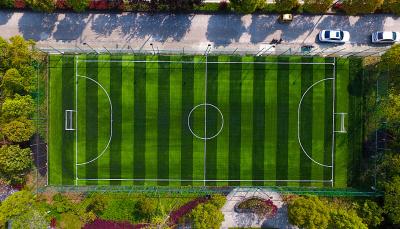 Chine Sport de gazon de Non-remplissage parquetant le golf artificiel vert Gateball d'herbe à vendre
