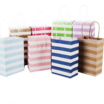 Cina Sacchi di carta porpora rosa non stampati ecologici amichevoli di Eco Brown Kraft con le maniglie tagliate della toppa di Mini Little Hole Out External in vendita