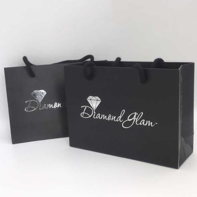 Cina I sacchetti della spesa su ordinazione del boutique del rifornimento della fabbrica dei sacchi di carta dei produttori direttamente che imballano la borsa con il logo del nastro hanno tagliato in vendita