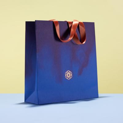 Cina Personalizzato Stampato Il Tuo Logo Sacchetto Di Carta Per La Spesa Artigianale Regalo Kraft Marrone Bianco Con Manici in vendita