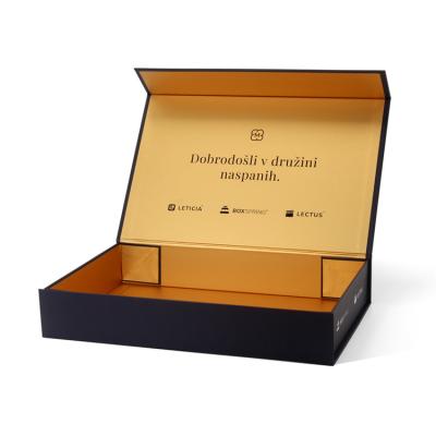 Cina Imballaggio per regali nero pieghevole rigido a chiusura magnetica in vendita