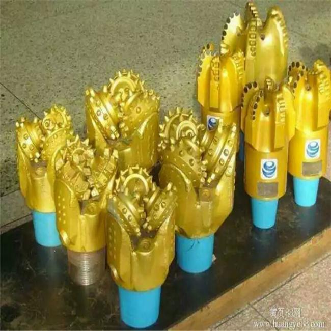 Diamond drilling bit for small well drilling rig