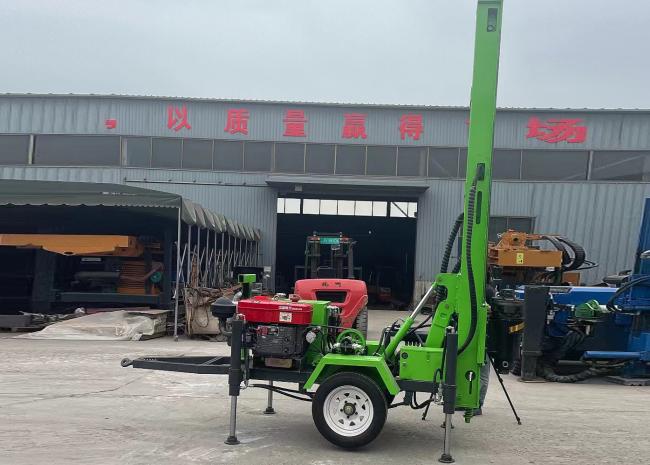 Trailer mounted drilling rig side view