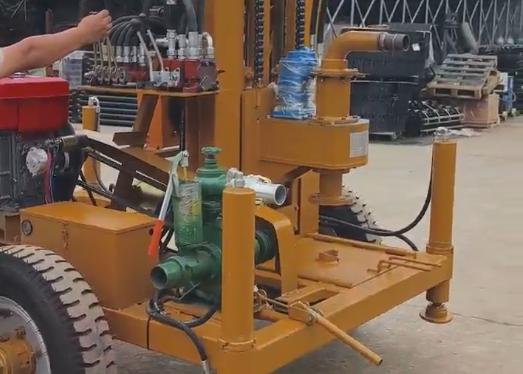 Side view of water drilling rig showing full structure