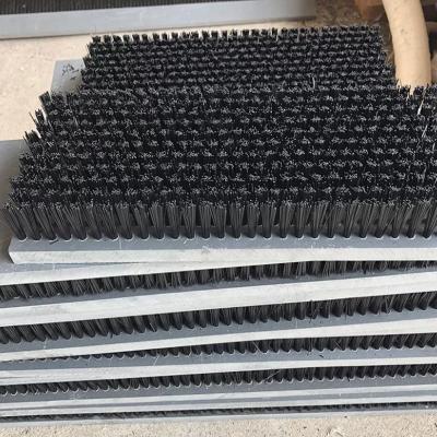 Cina Spazzola per piastre per macchine CNC su misura con base in PVC e pennelli in nylon in vendita