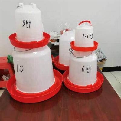 Cina Pollame Bevitore automatico di acqua per animali PP Secchio bevitore di pollo per pollo in vendita