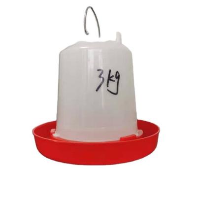 Cina Mangiatoia e bevitore di pollo in plastica resistente per attrezzature per allevamenti di pollame in vendita