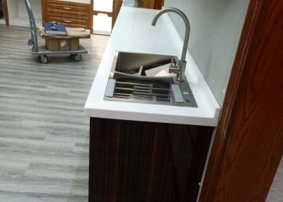 중국 높은 경도 베이지 14.7㎏/㎡ 인공적인 석영 돌 가정 장식적인 물자 판매용