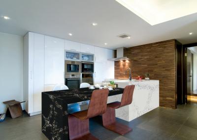 China Manche las encimeras blancas resistentes las losas artificiales del cuarzo de 12 milímetros en venta