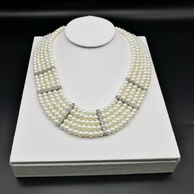Cina Arti amichevoli di Eco Delicated del banco di mostra del busto della collana del cuoio bianco per le signore in vendita