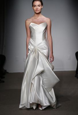 Cina Vestiti da sposa eleganti semplici dal petto senza spalline delle strofinate di modo per signora esile in vendita
