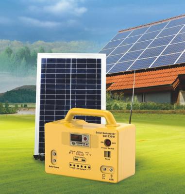 China hogar de 20w Mini Solar Power System For al aire libre con Fm de iluminación llevado en venta