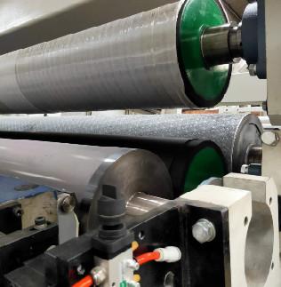 China CE 200M/Min Toilet Paper Rewinding Machine para a usina à venda