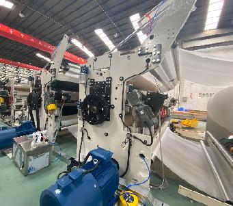 China 4blades 450M/Min Toilet Paper Rewinding Machine à venda