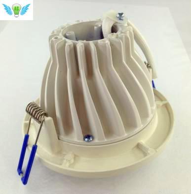 Cina La pannocchia dell'hotel 23W di alta luminosità ha condotto Downlight 3000K a 7 pollici 40000Hrs in vendita