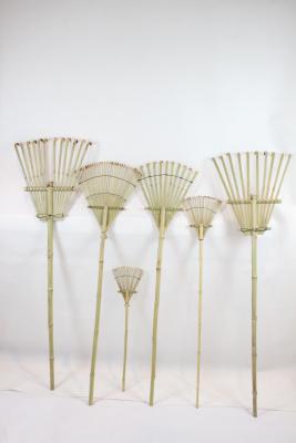 China Handmade Bamboo Rake 1.40m 12 Tines for dry leaves sweeping and garden cleaning Natural Garden Rakes for sale