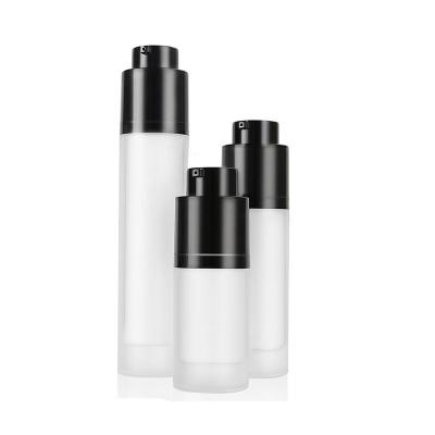 Κίνα Πλαστικά μπουκάλια Forsted 15ml 30ml 50ml για τα καλλυντικά με το μαύρο υλικό αντλιών PMMA προς πώληση
