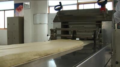 China 380V Materiaal van het de Machine het Industriële Baksel van het deegblad, Gestoomde Broodjesmachine 2.83KW Te koop