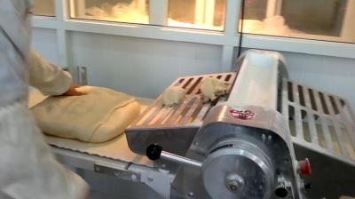 Κίνα Μηχανή Sheeter ζύμης Croissant με το CE λαδωμένων συστημάτων και βουρτσών προς πώληση