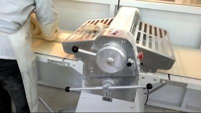 Κίνα Ανοξείδωτο μηχανών Sheeter ζύμης ζύμης ριπών και ρίψη αργιλίου προς πώληση