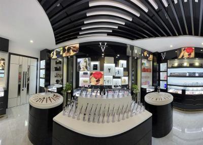 Κίνα Vonira Beauty Studio Μακιγιάζ Κοσμητικό Highlighter Φαν Βούρτσα Με Χρυσό Αλουμίνιο Φερρούλη Κερασό ξύλινο λαβή προς πώληση
