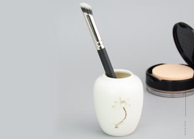 Chine Brosses à angles en gros de maquillage de crayon correcteur de tampon de doigt avec le logo adapté aux besoins du client par cheveux synthétiques à vendre