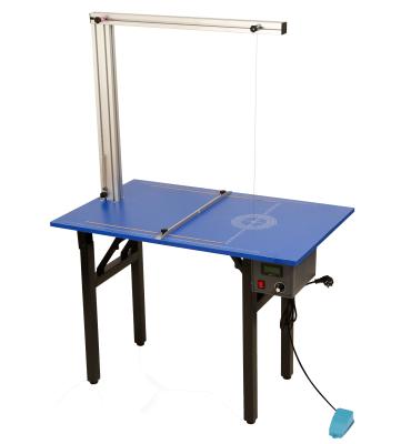 Cina tagliatrice del cavo della schiuma di 160W 110V-240V con le gambe della Tabella del metallo in vendita