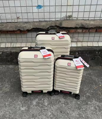 Cina Factory Luggage Suitcase 4 Wheel Spinner Carry On Luggage Set in vendita