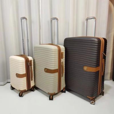 Cina PP Suitcase Luggage 20 24 28 Inch Travelling Bags Luggage Trolley Set Suitcase Silent Universal Wheel in vendita